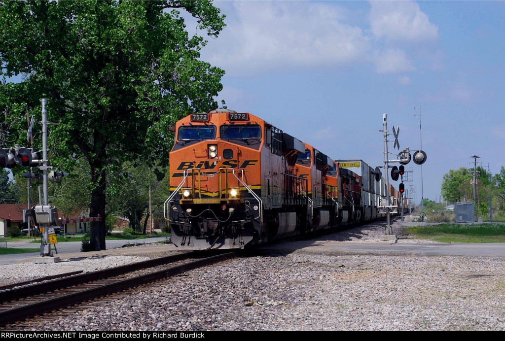 BNSF 7572